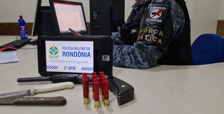 Após brigar com a esposa, homem é preso armado bebendo em lanchonete ... Após brigar com a esposa, homem é preso armado bebendo em lanchonete ...